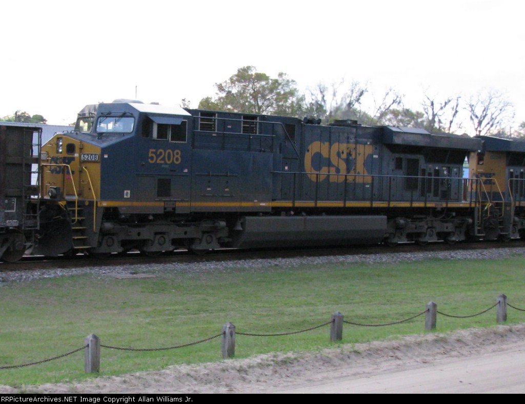 CSXT 5208